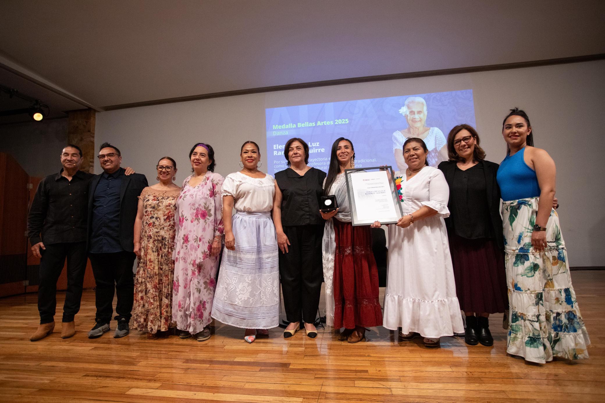 REFERENTE INDISPENSABLE DEL SON JAROCHO, ELENA DE LA LUZ RAMÍREZ ...
